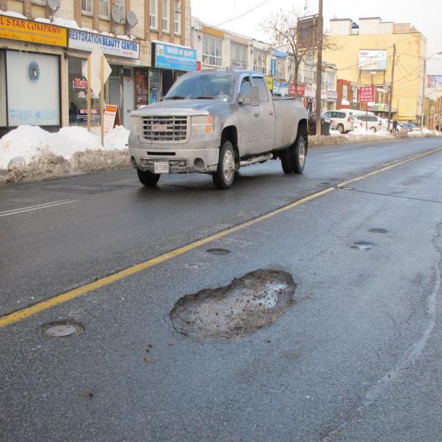 pothole seg + det 2 Instance Segmentation Model by tevfikagdas