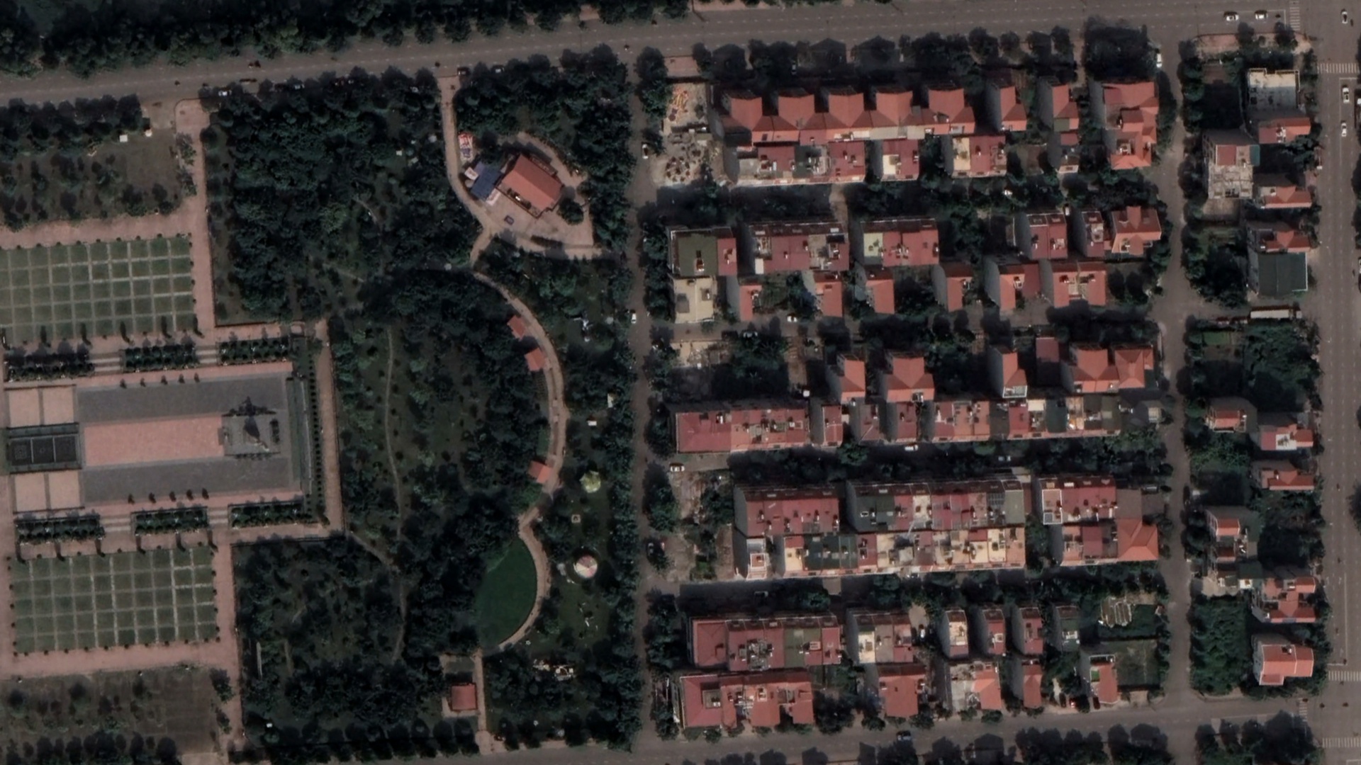 Building Segmentaion Semantic Segmentation Model by minh