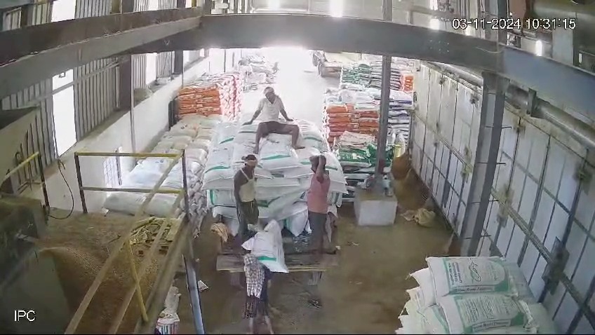 vehical-loading-space-segment Instance Segmentation Dataset by goraka vision ai