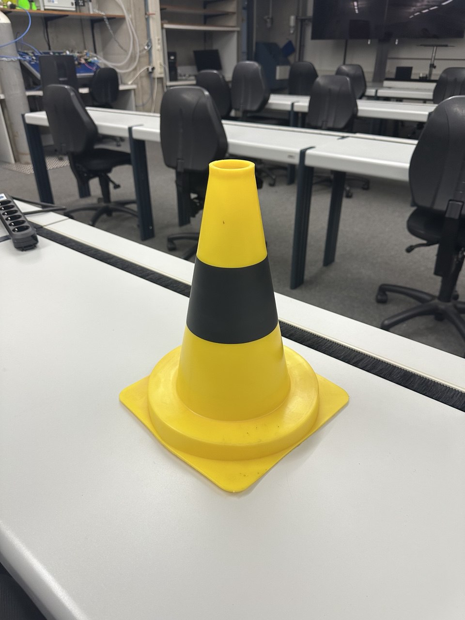 Cone (cone-wwfy7) - Roboflow Universe