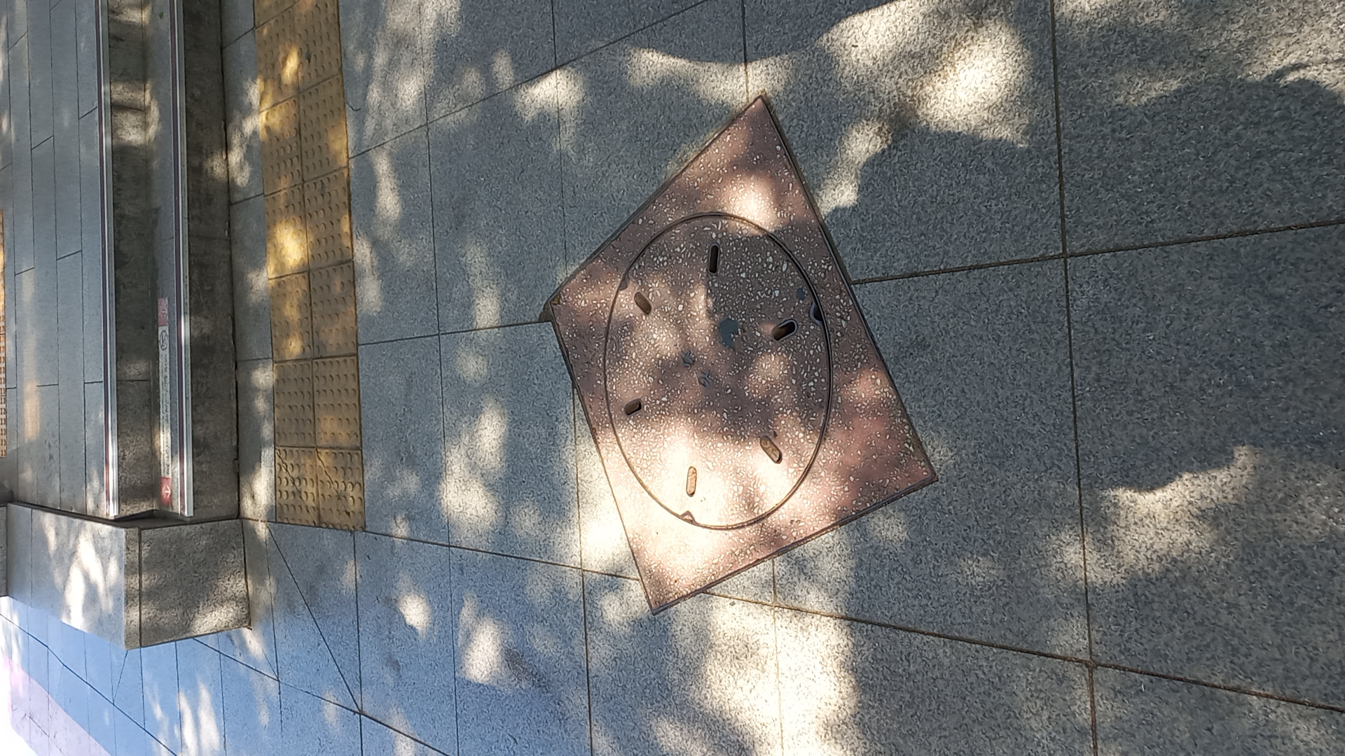 Manhole Object Detection Dataset by OIDtoYOLO