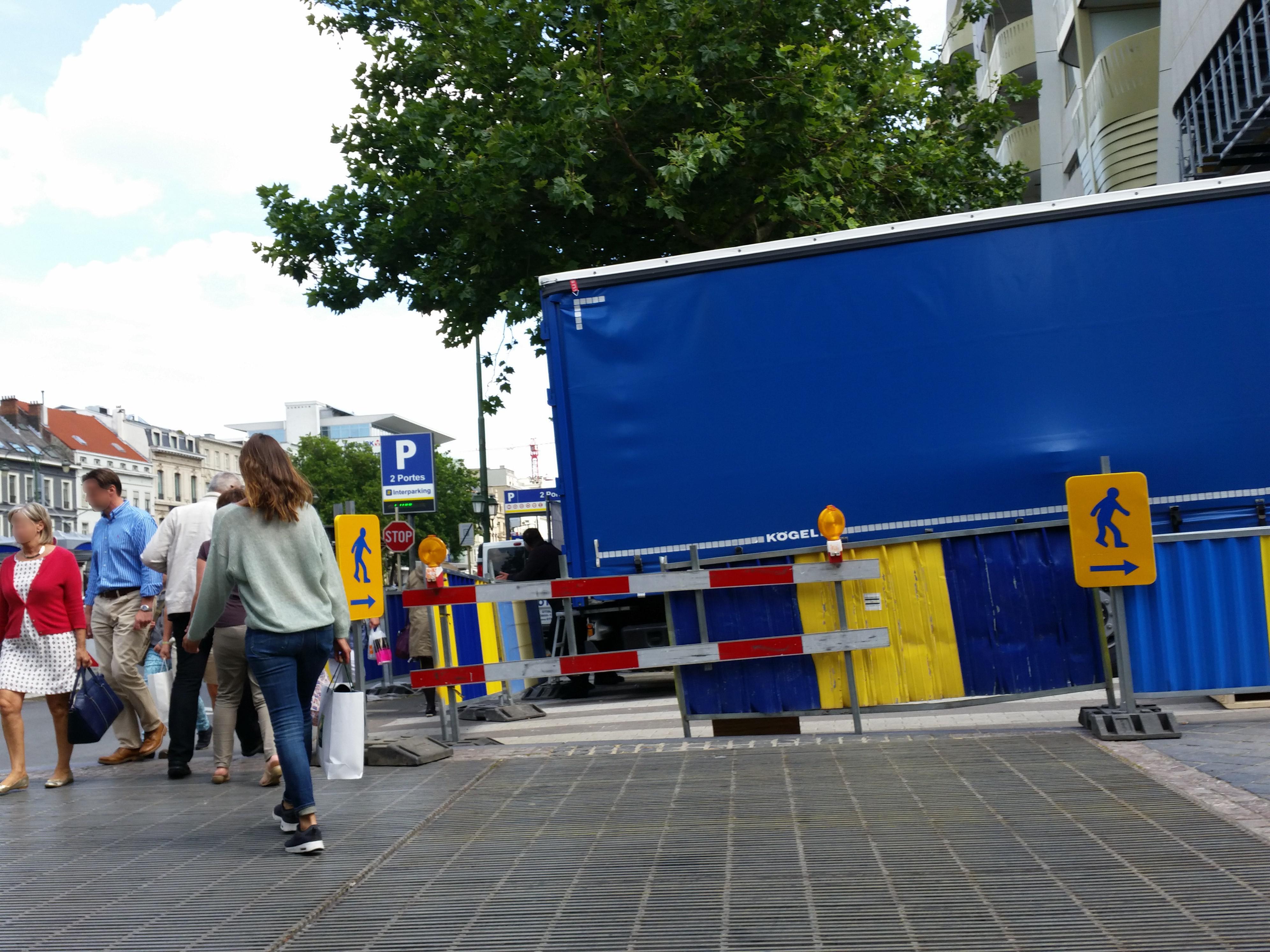 mapillary-57-sample Object Detection Dataset by ProjectSidewalkv2