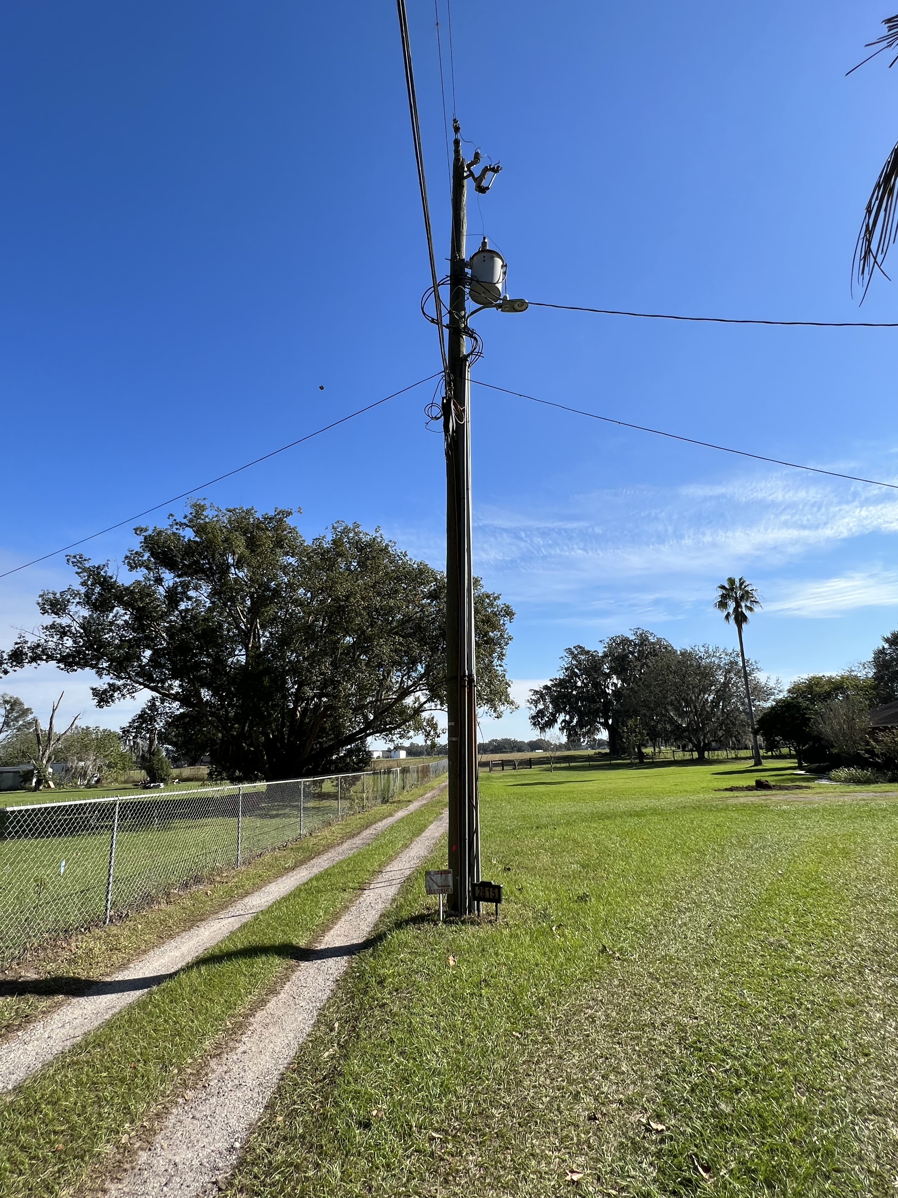 Utility Pole Identification - Roboflow Universe
