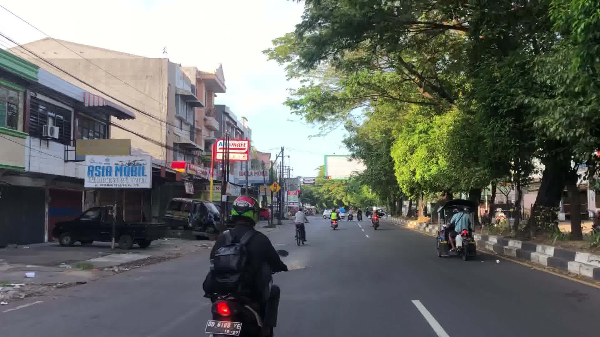 Realtime Traffic Light Detection With Hog Extraction Object Detection