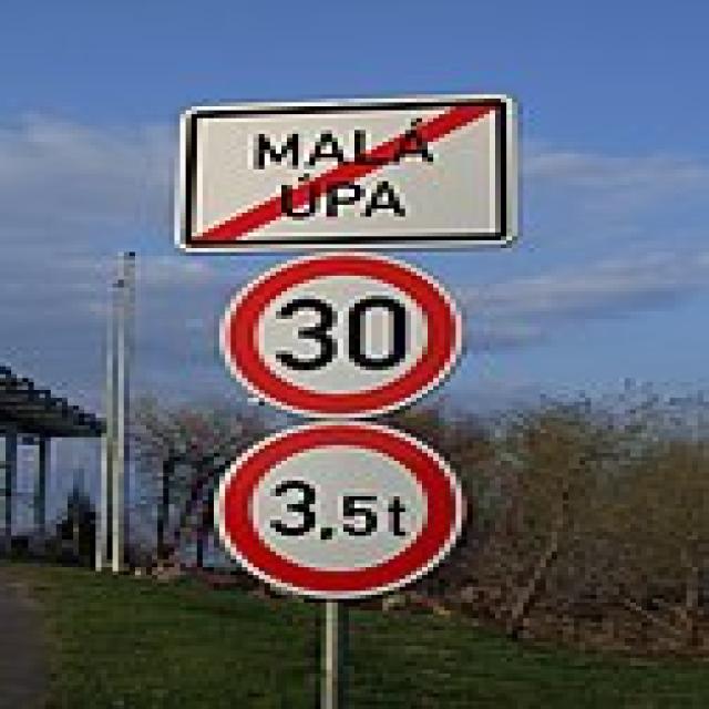 Street Sign Recognition Object Detection Model by A2 Image Analysis ...