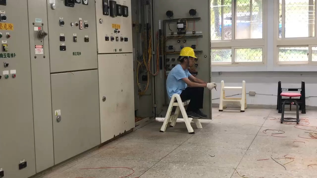 sitting have hat0 Object Detection Dataset by HUANGBoWei