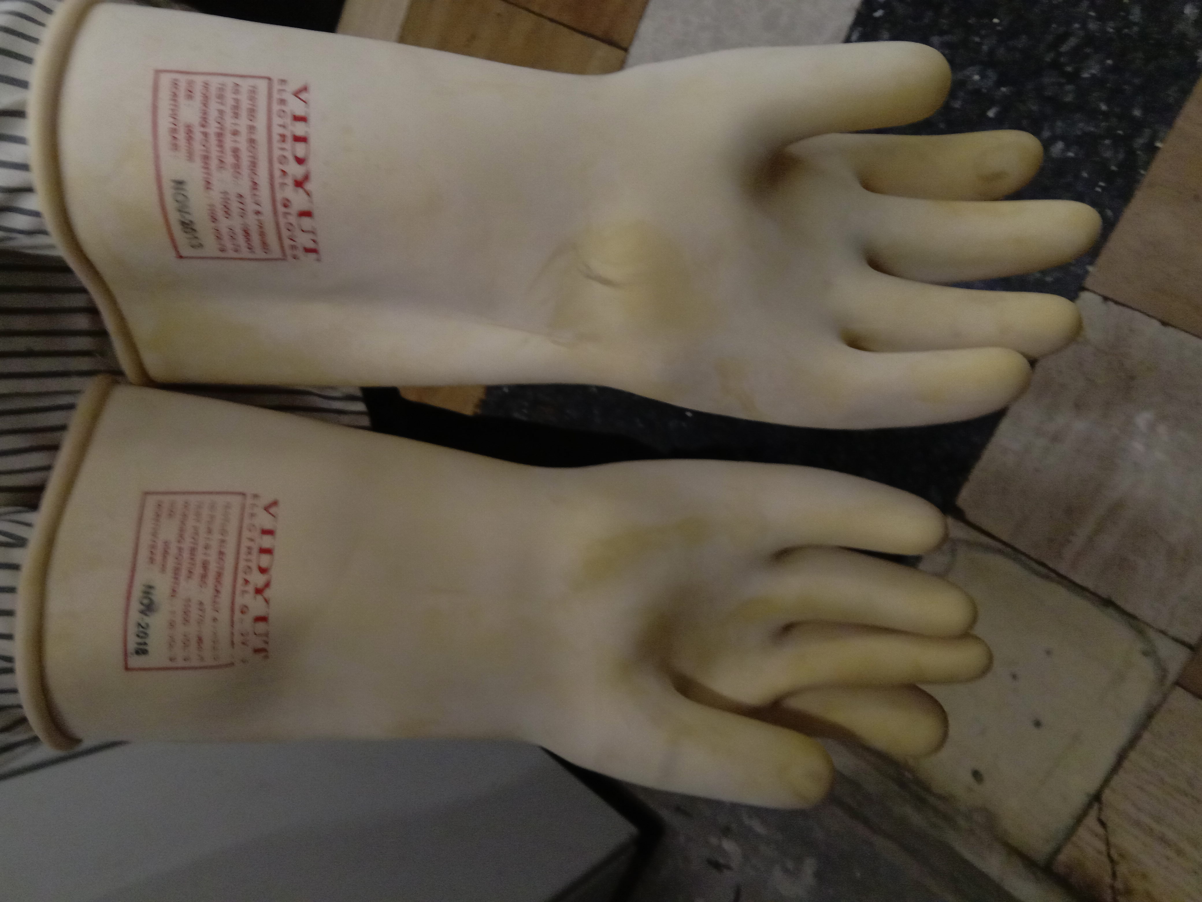 gloves v2 Object Detection Dataset and Pre-Trained Model by gloves