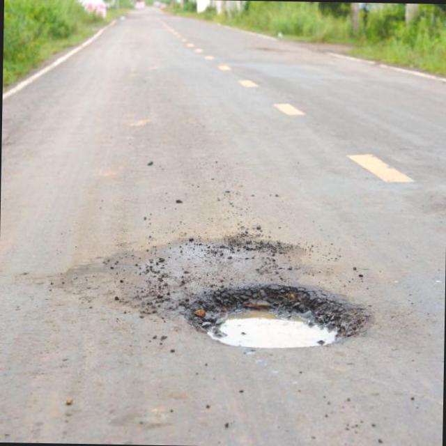 potholes Object Detection Model by Humna Siddiqui