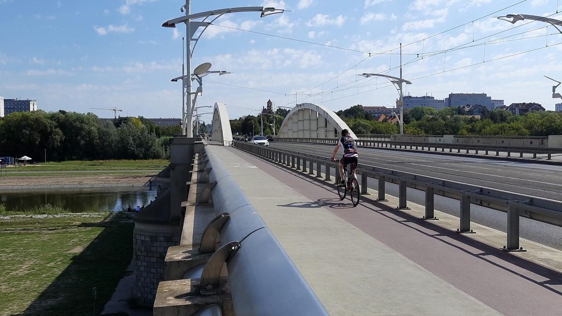Cyclists Object Detection Dataset by RoadSigns