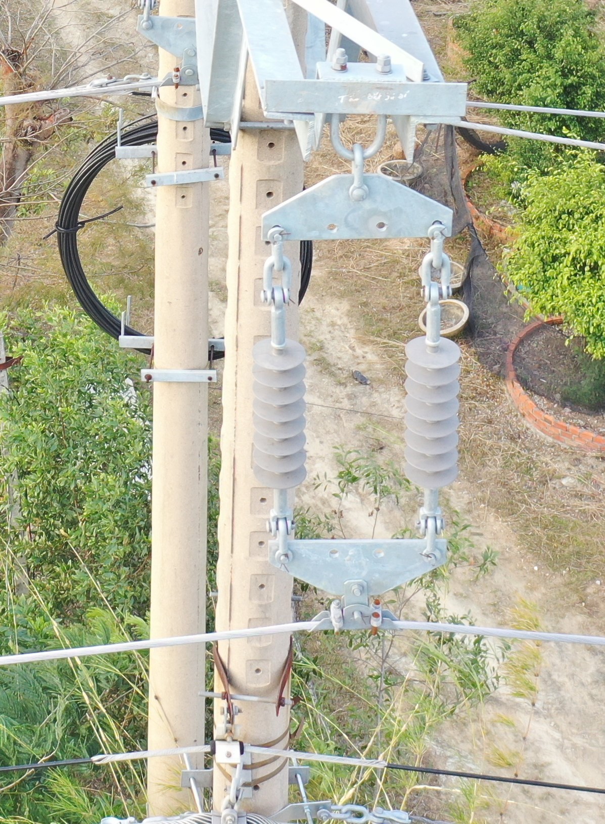 Khóa đỡ Dây Trung Thế Object Detection Dataset By Dnopcgiai Doan 2