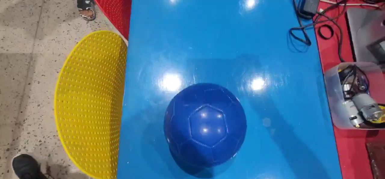 blue ball (blue-ball-dy7et) - Roboflow Universe