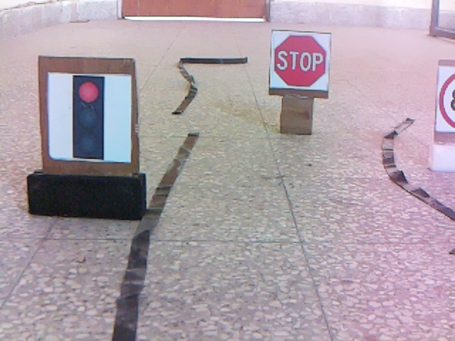 Traffic sign and lights detector Object Detection Model by major project
