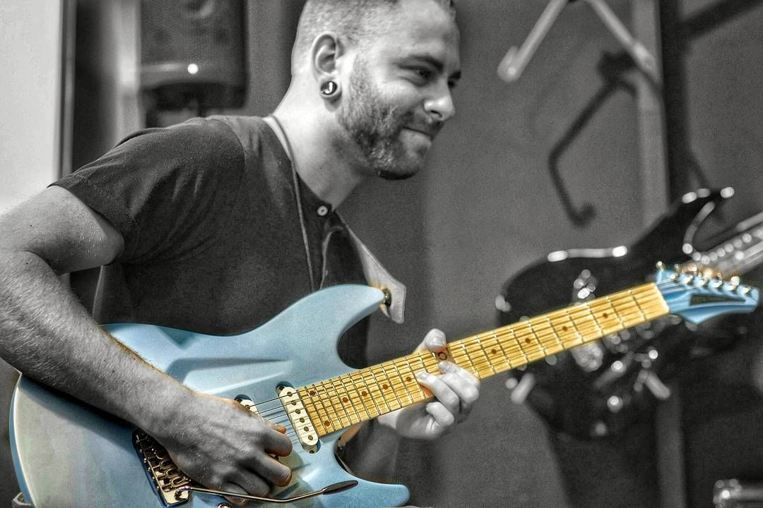 How to Use the Guitar necks detector Object Detection API