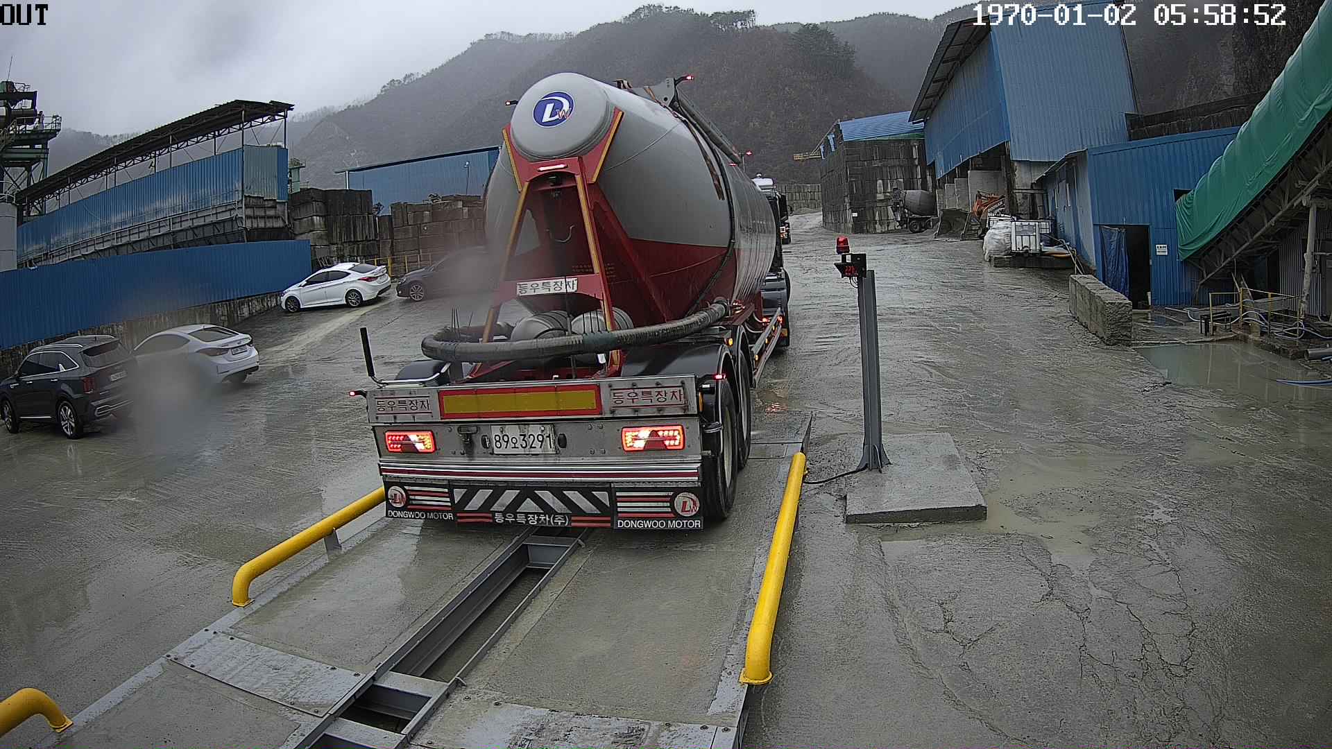 easyscale_front_top_region_v2 Object Detection Dataset by Deeplearn