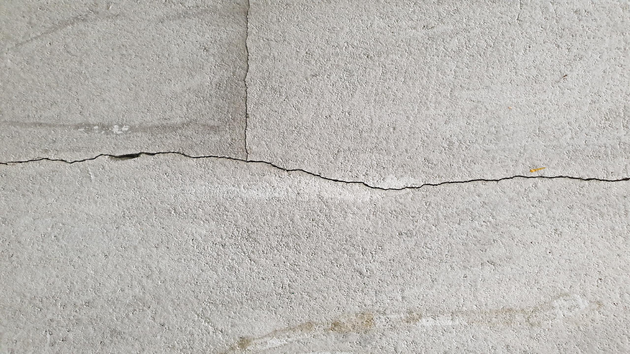 crack Instance Segmentation Dataset by project-sdorc