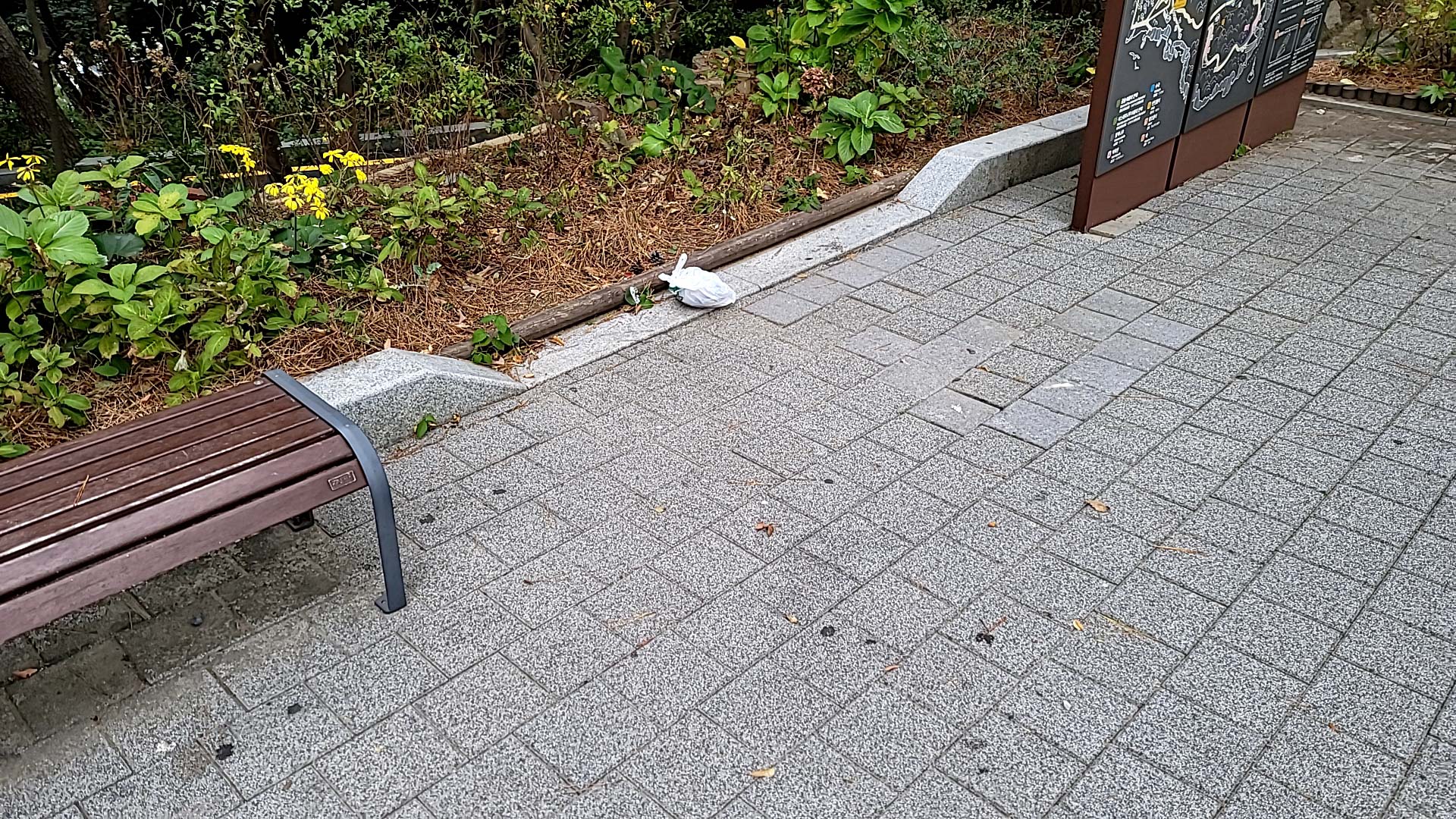 Garbage Bag Object Detection Model by kimhsux