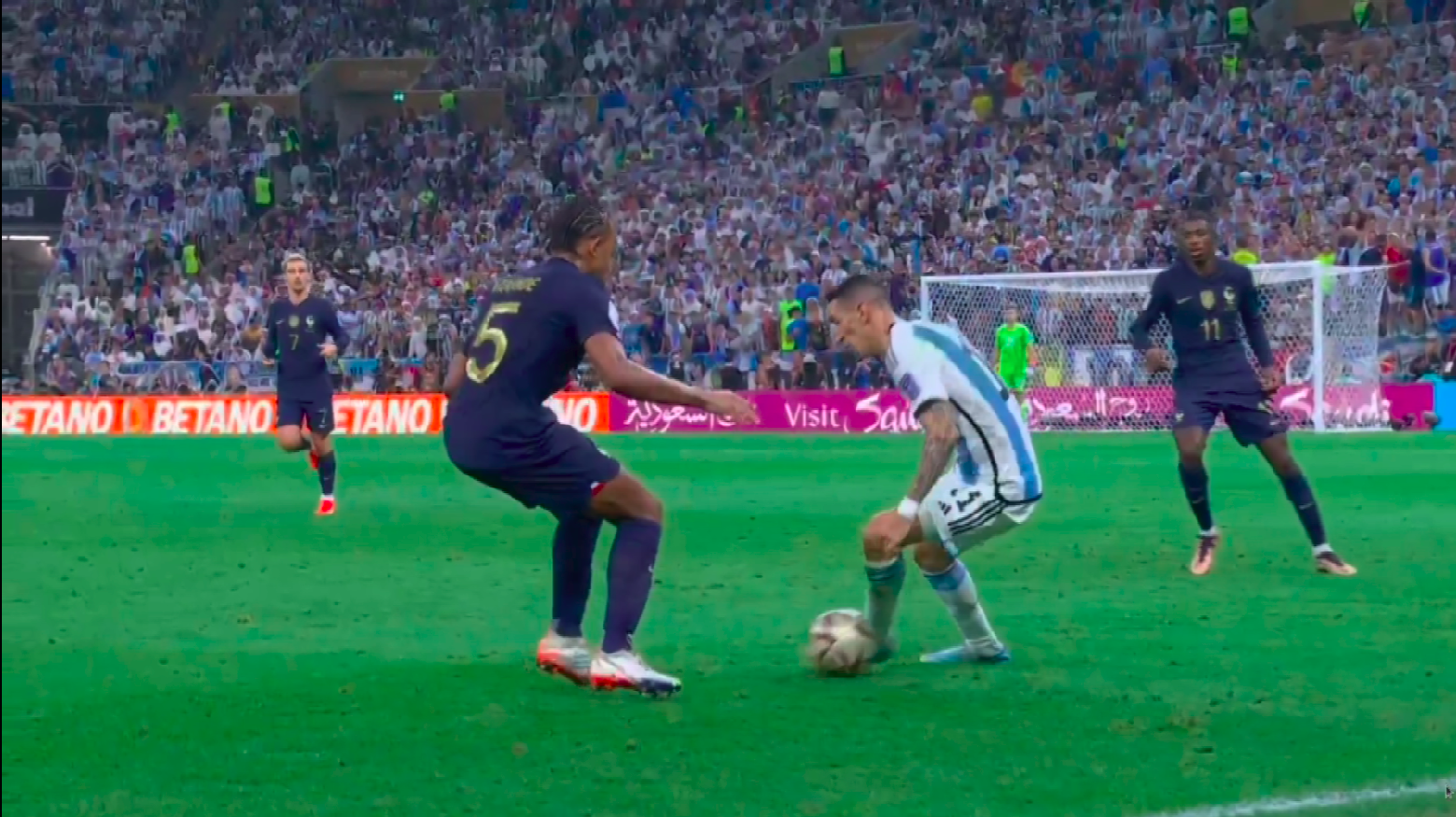 player-ball-seg Instance Segmentation Dataset and Pre-Trained Model by An Khanh