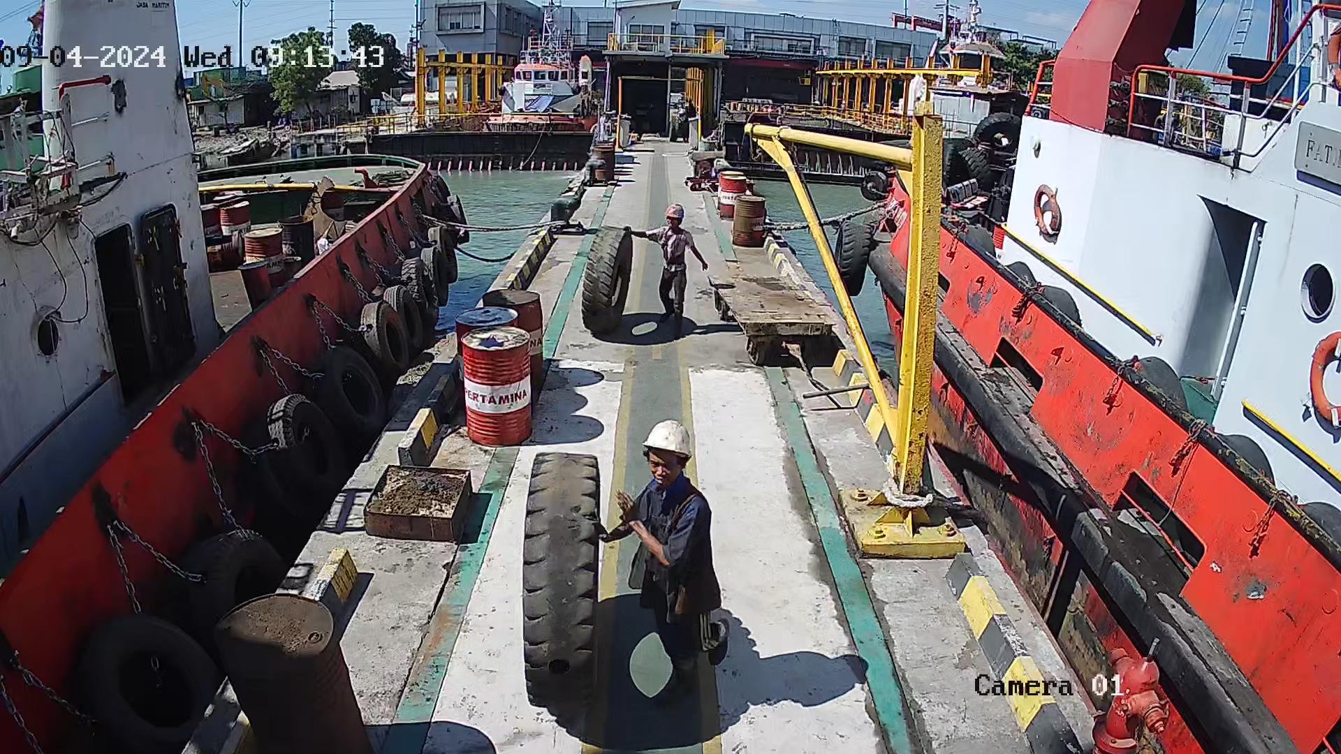 Compuer Vision Project Deteksi APD - Roboflow Universe