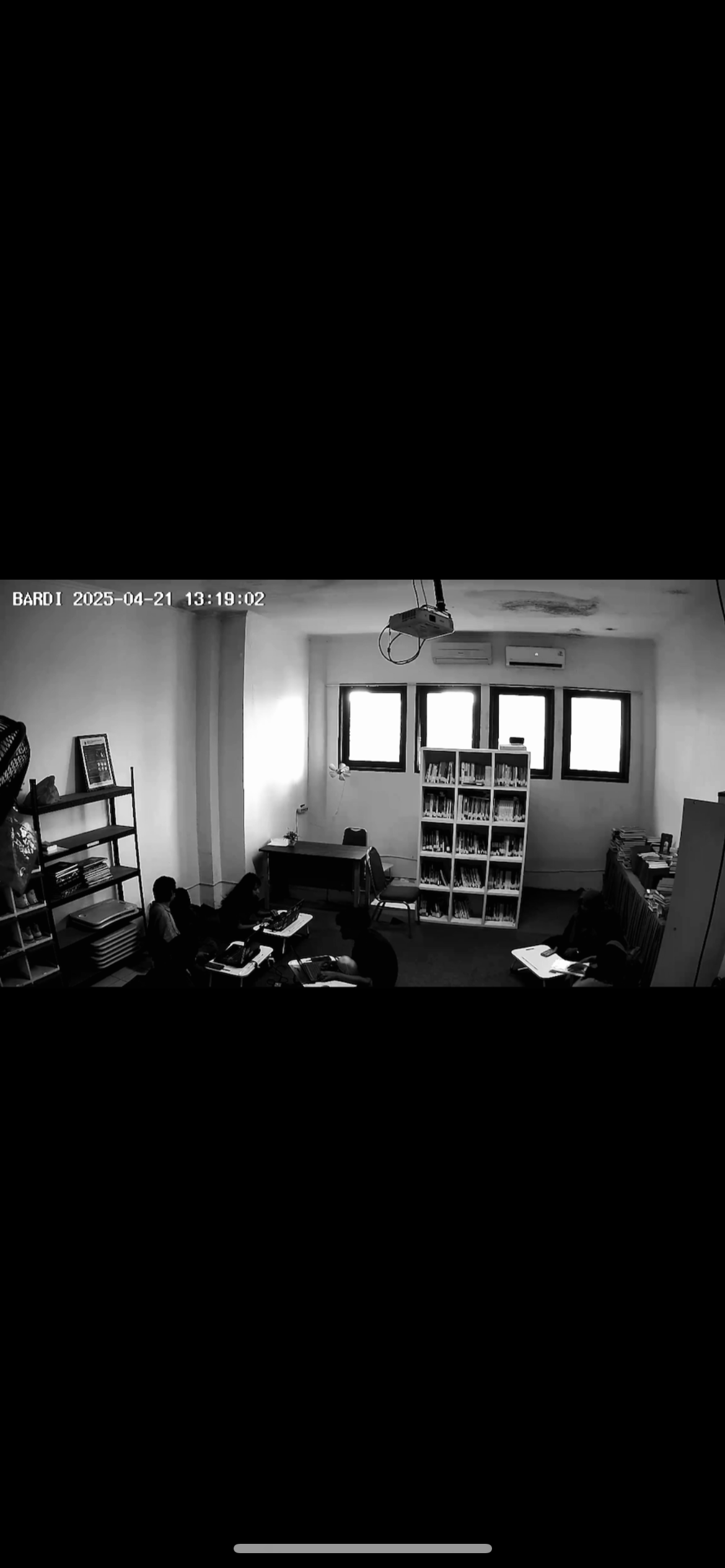 segmentasi gambar keadaan perpustakaan tidak kondusif - Roboflow Universe
