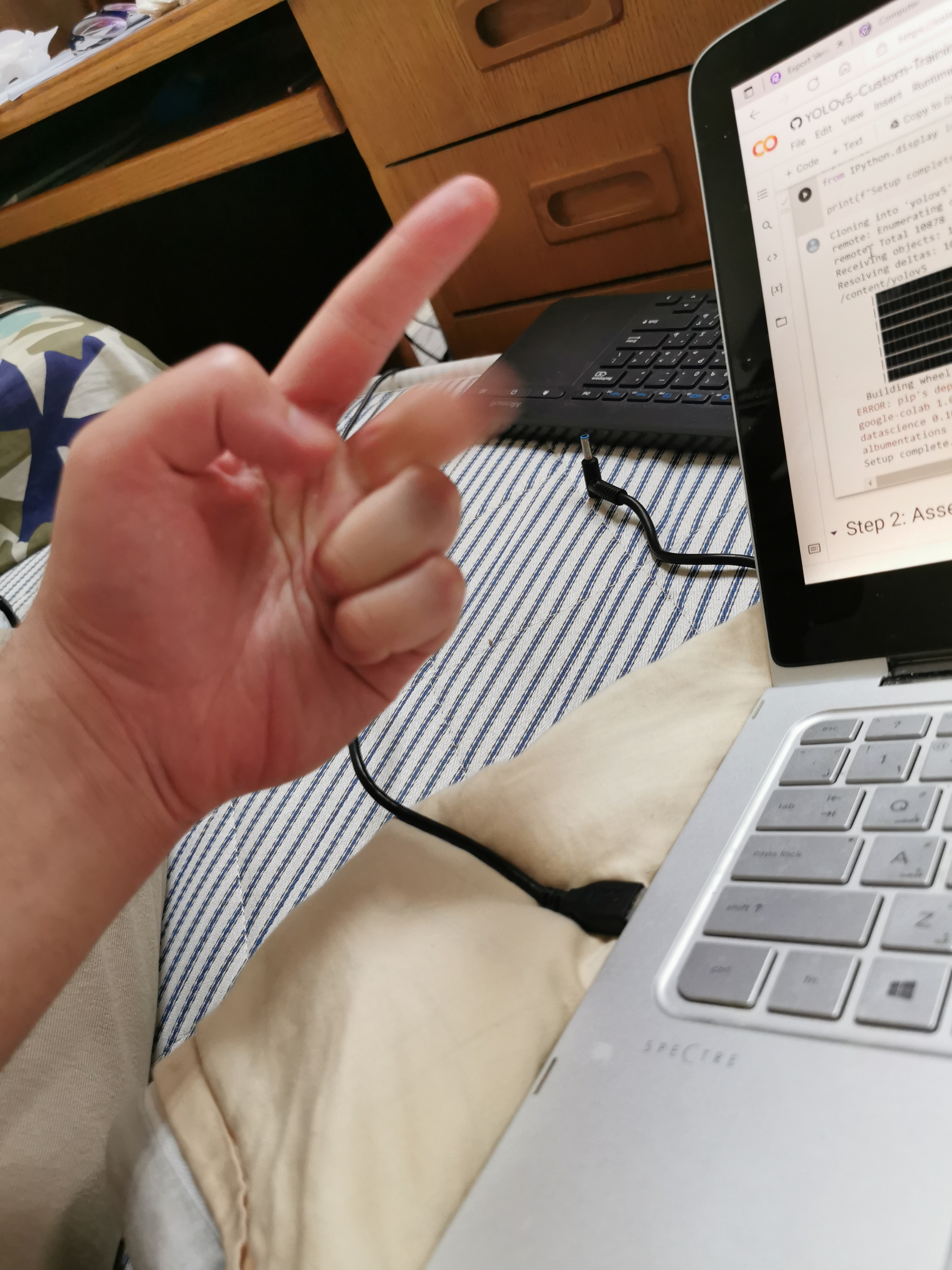 hand signs detector Object Detection Dataset by Zaid Badawi