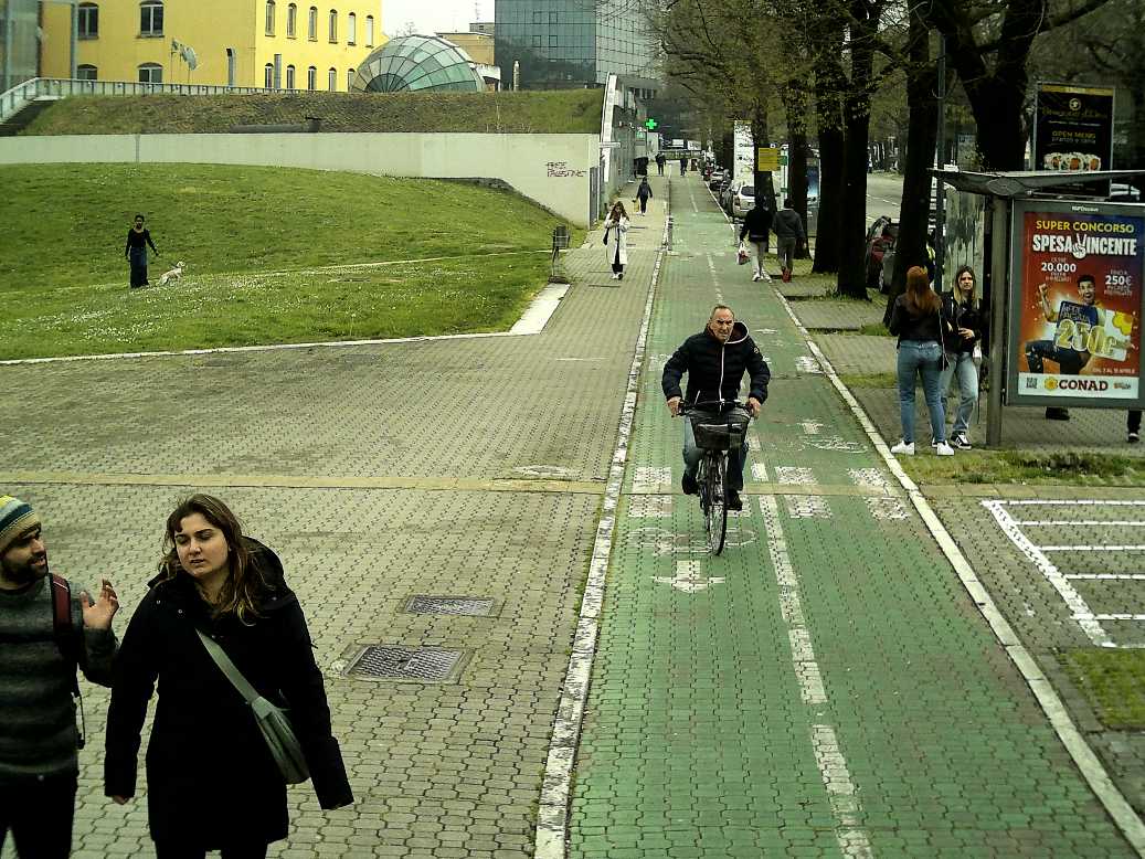 Smart city pedestrian/bike detection Object Detection Dataset by css