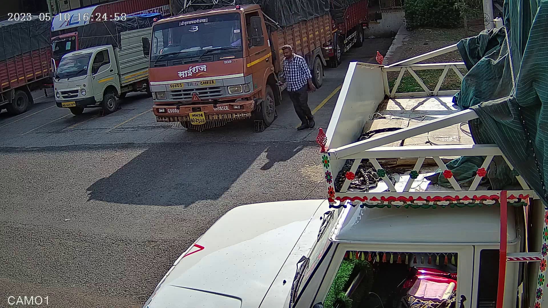 mahi-vehi1 Object Detection Dataset by new-workspace-lhsm6