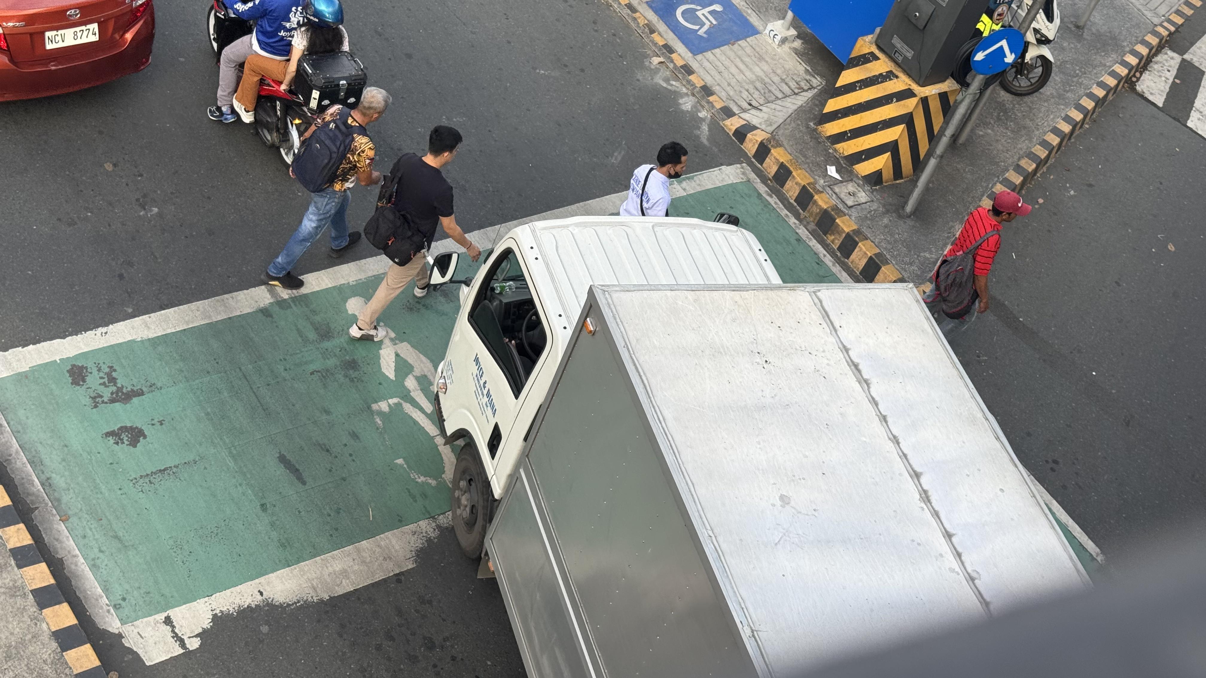 Object Detection (object-detection-3atcw) - Roboflow Universe