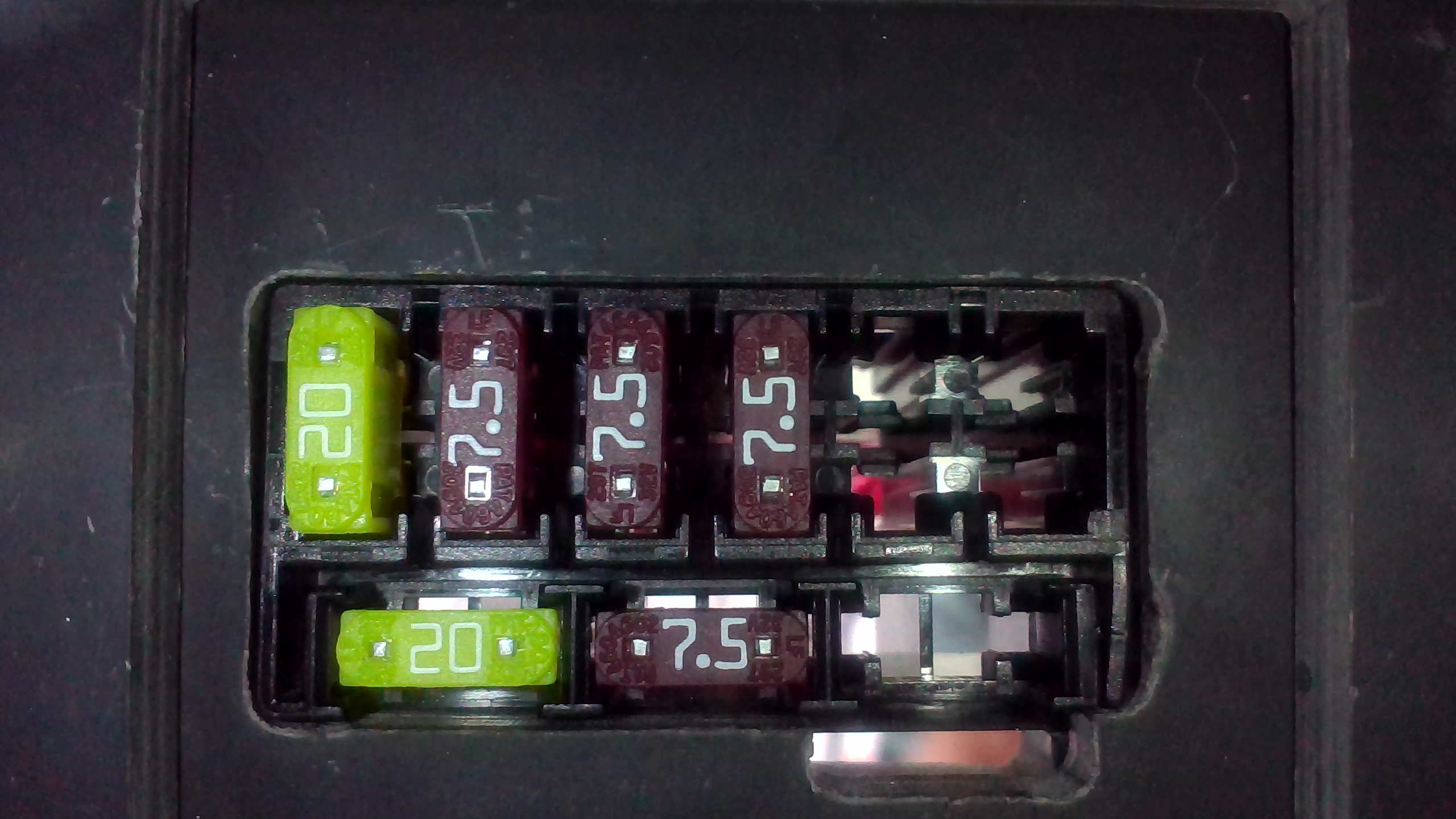 Fuse and relay components Object Detection Model by Insulators break fault