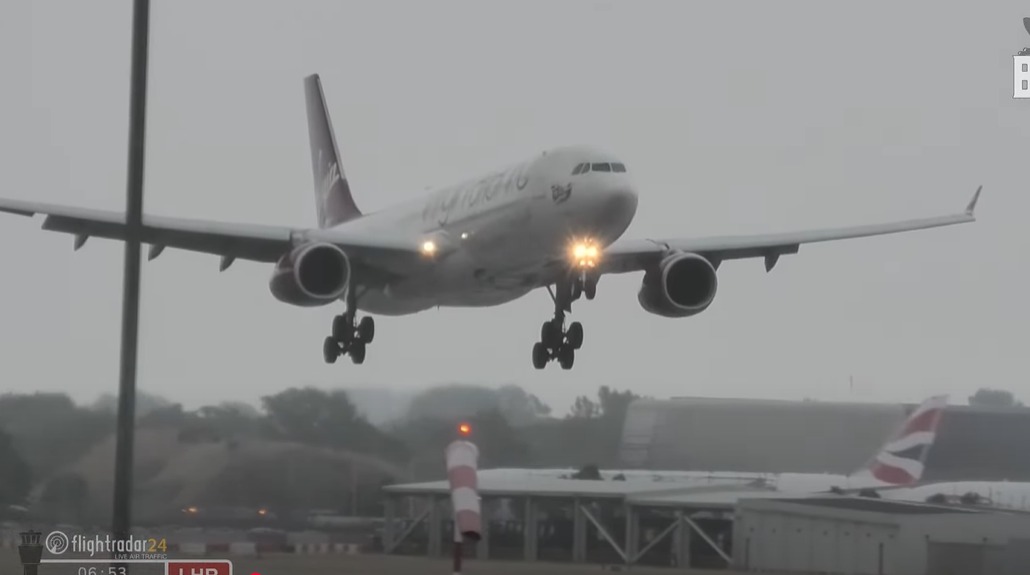 Airplane_finder Object Detection Dataset by CvYOLO