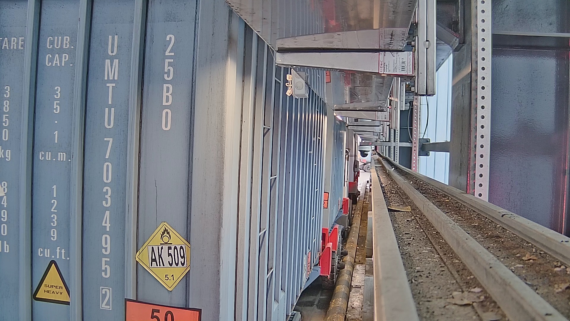 containers Object Detection Model by akhmetshakirov