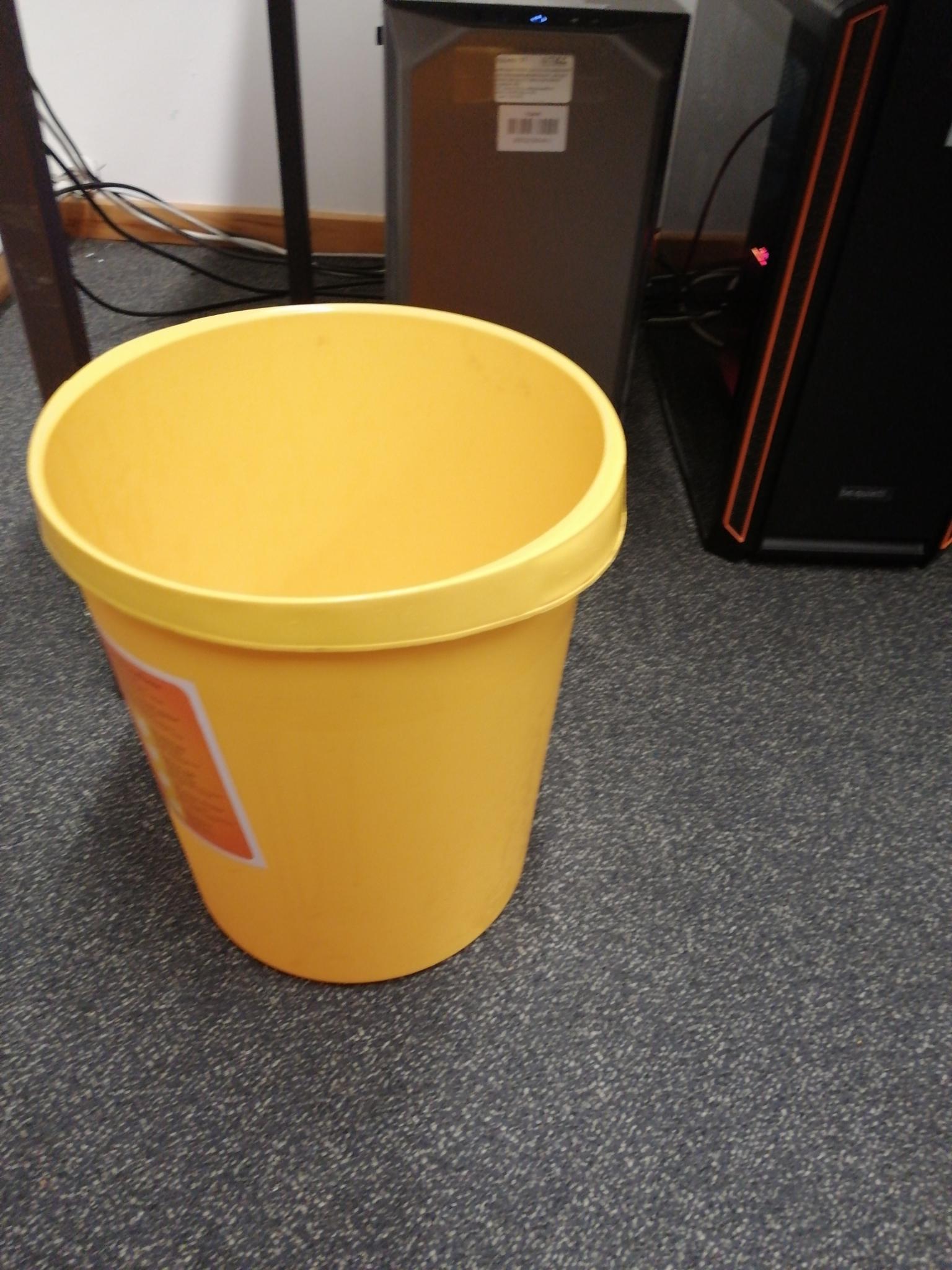 many_trash_cans Object Detection Dataset by new-workspace-kv716