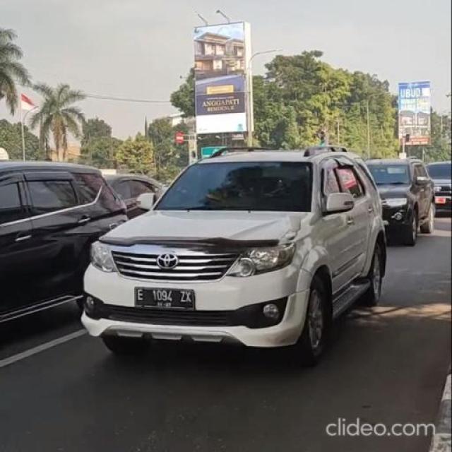 Plat Nomor Kendaraan Indonesia Object Detection Model by tetsu