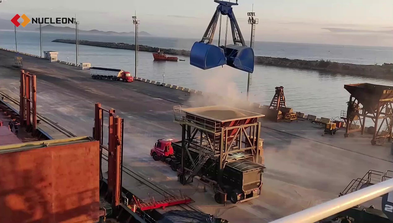 Eyes on task (eyes-on-task-5f05t) - Roboflow Universe