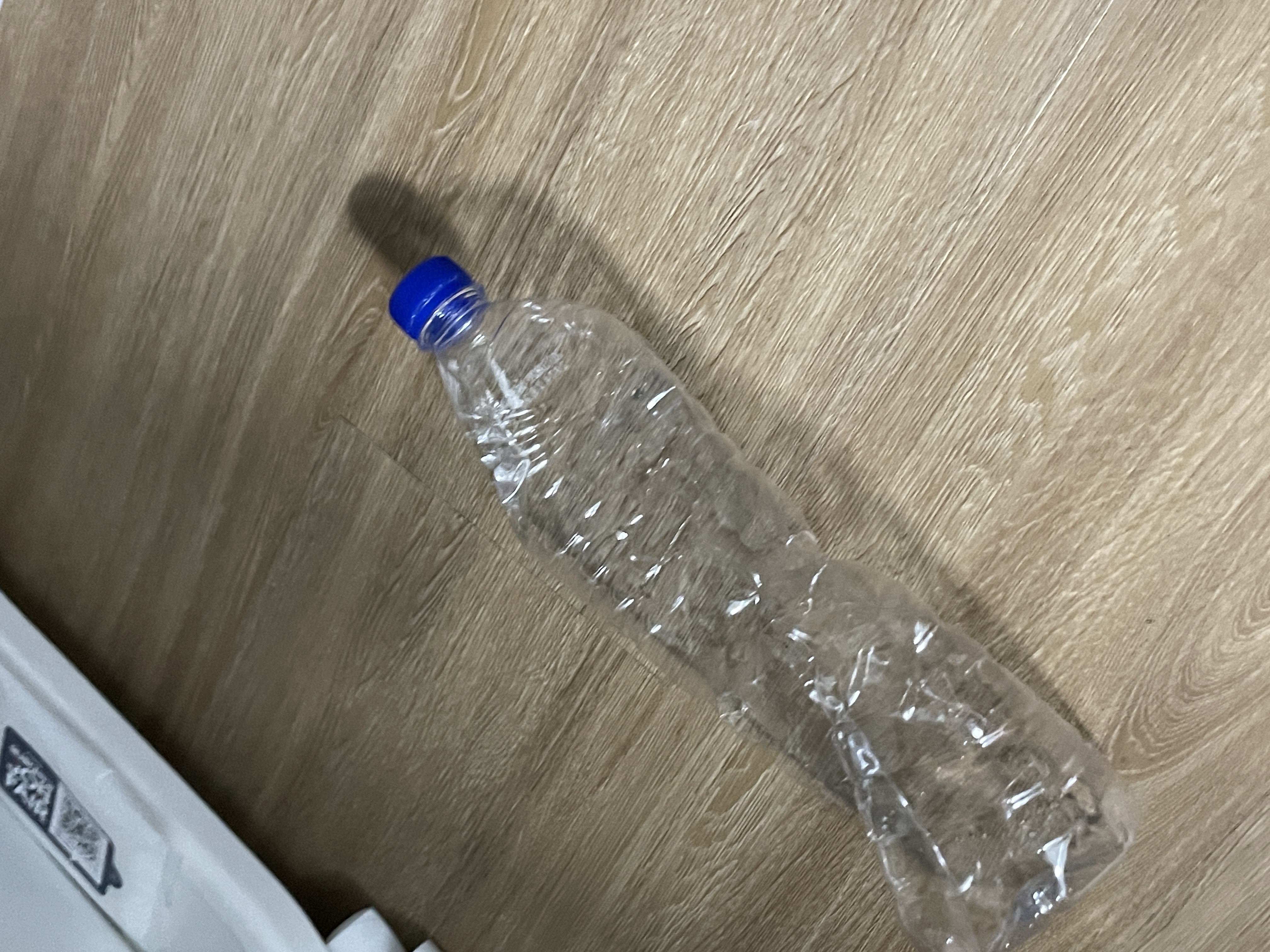 plastic bottle label Object Detection Model by project-byup6