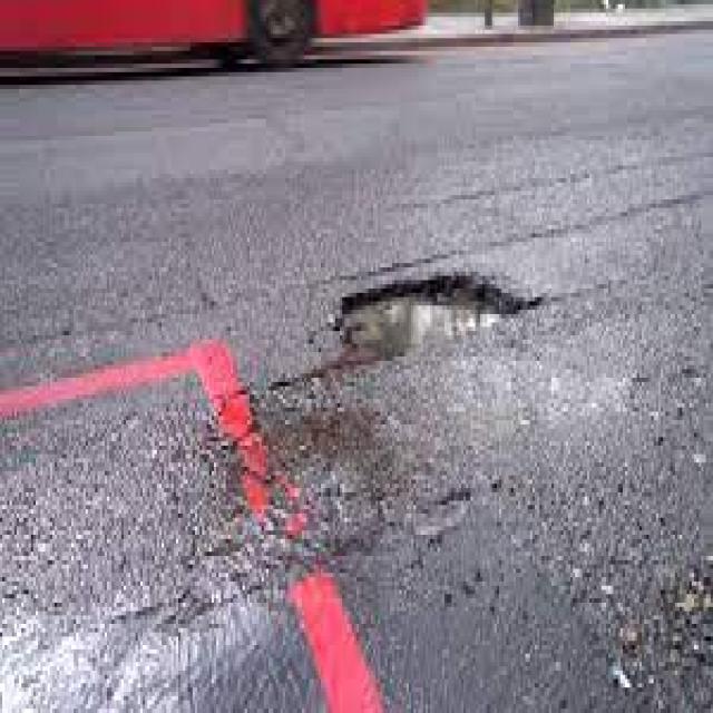 Pothole_Detection Instance Segmentation Model by miniproject