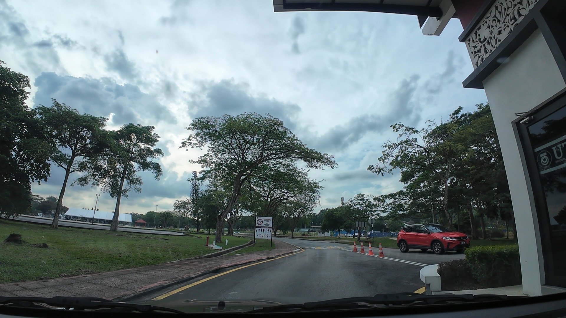 Pothole Detection (pothole-detection-oo77j) - Roboflow Universe