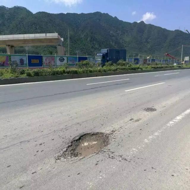 Potholes Detection Object Detection Dataset and Pre-Trained Model by ROAD DAMAGE DETECTION