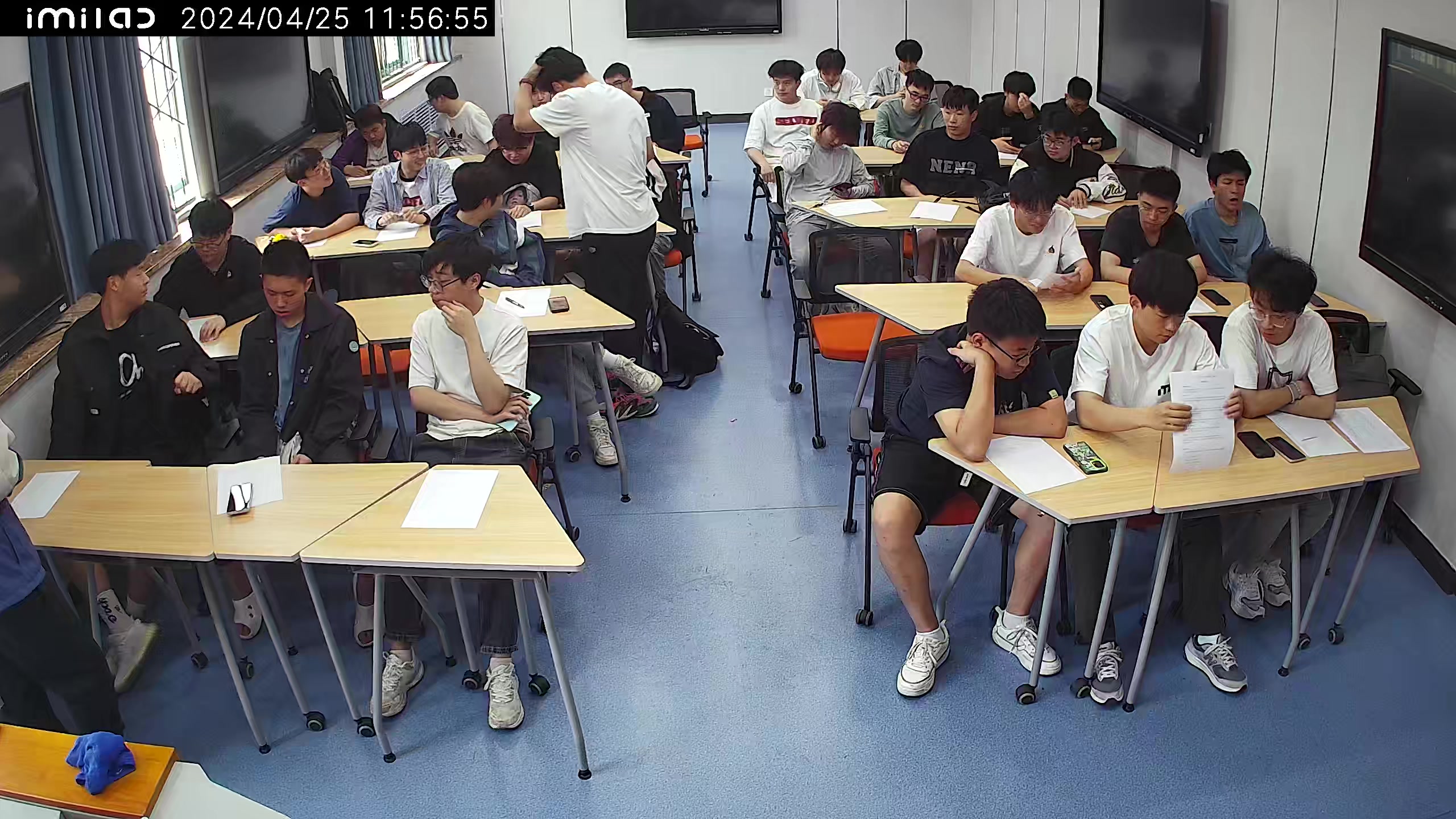 classroom200main - Roboflow Universe