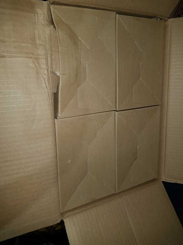 Parcel Damage Detection Object Detection Model by University of Moratuwa