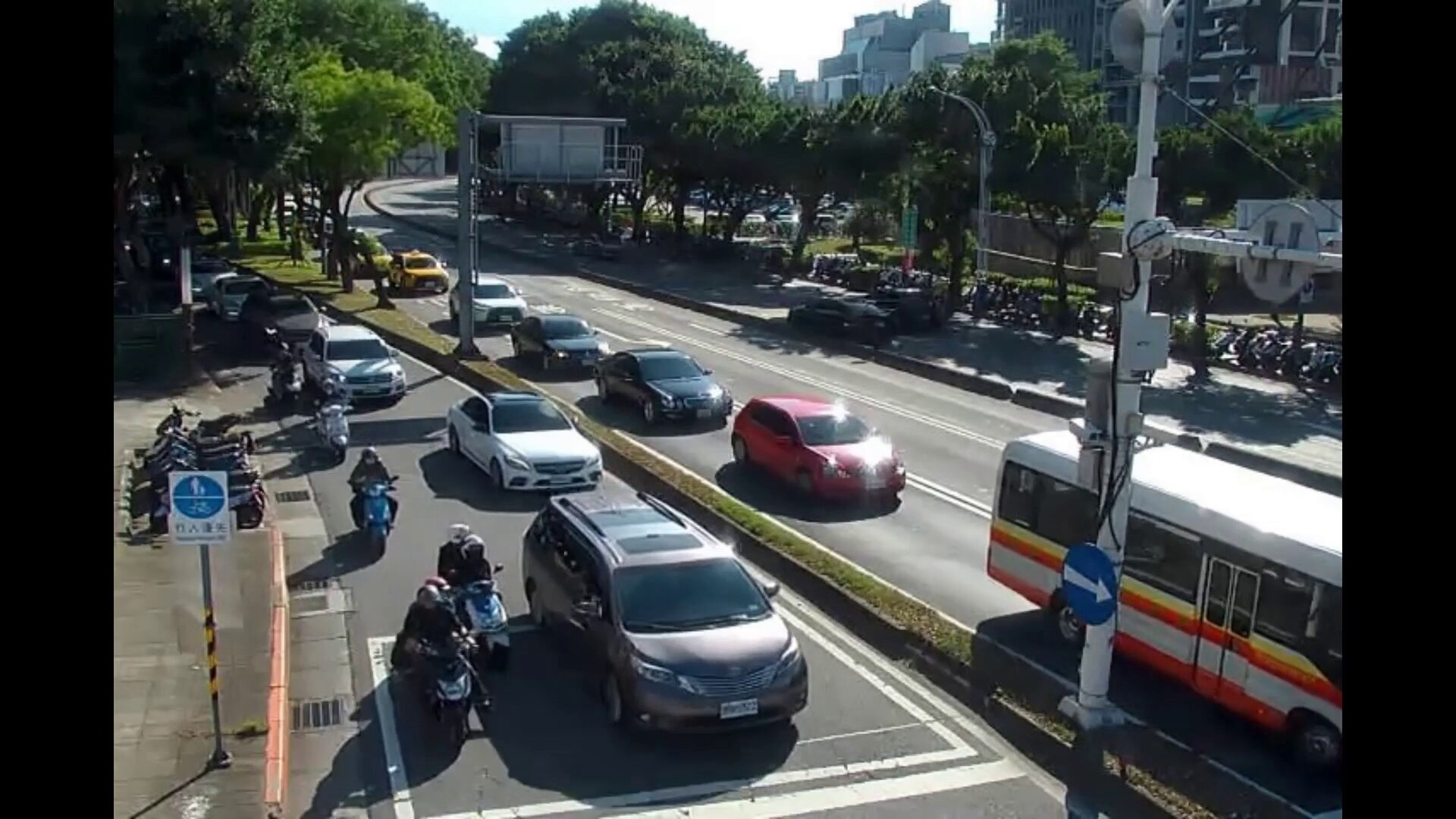 123 Object Detection Dataset by RoadMotorcycleHelmetDetection