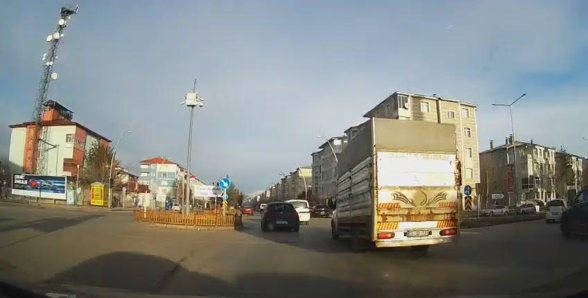 TT-35e ileri ve sola mecburi yon Object Detection Dataset by sinem ispirli