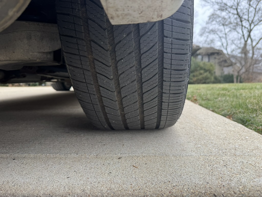 tire thread detection Instance Segmentation Model by systalent