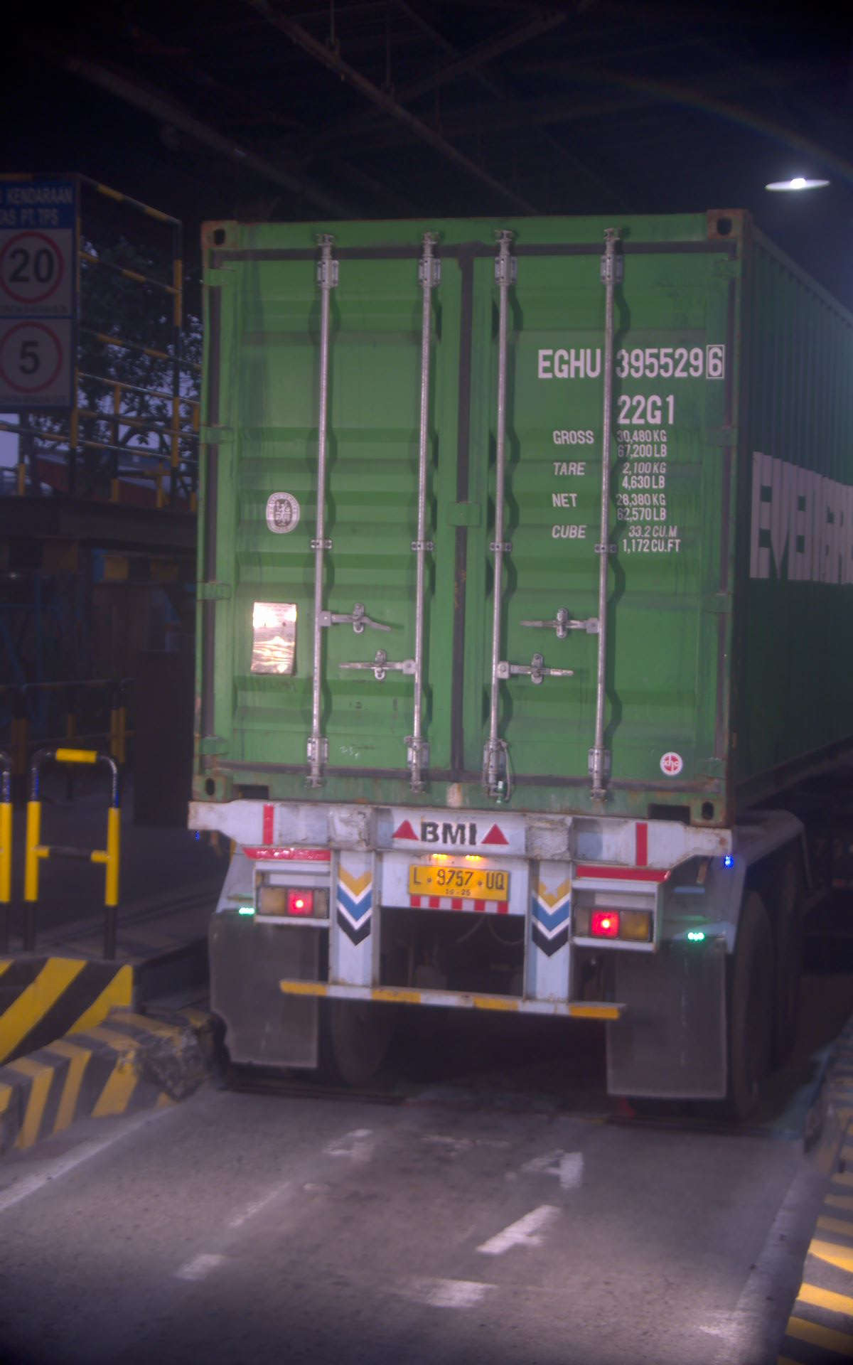 container-damage Instance Segmentation Dataset by querre