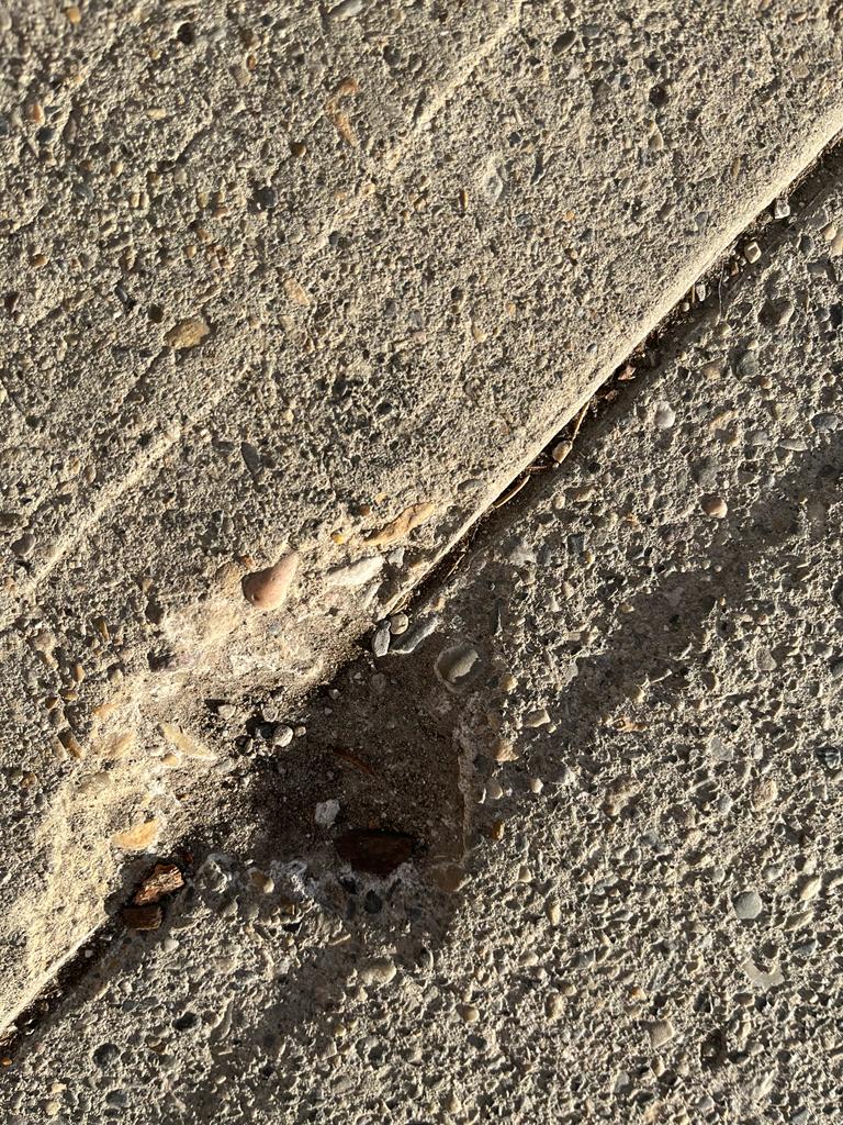 Validate-close-up-pothole 2 Instance Segmentation Dataset by ...