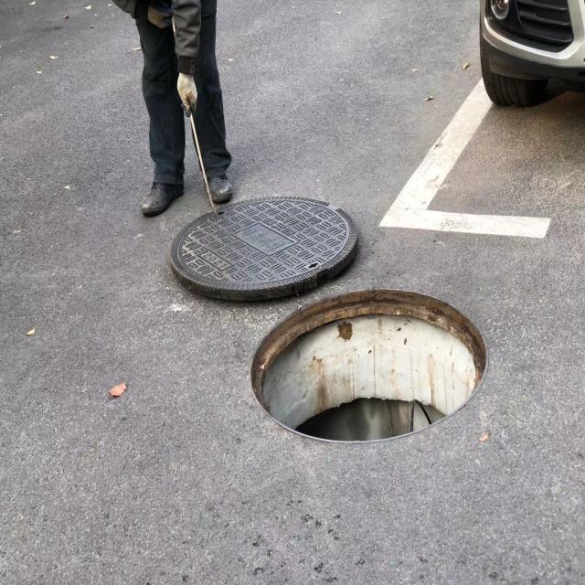 Top Damaged_manhole_cover Datasets and Models | Roboflow Universe