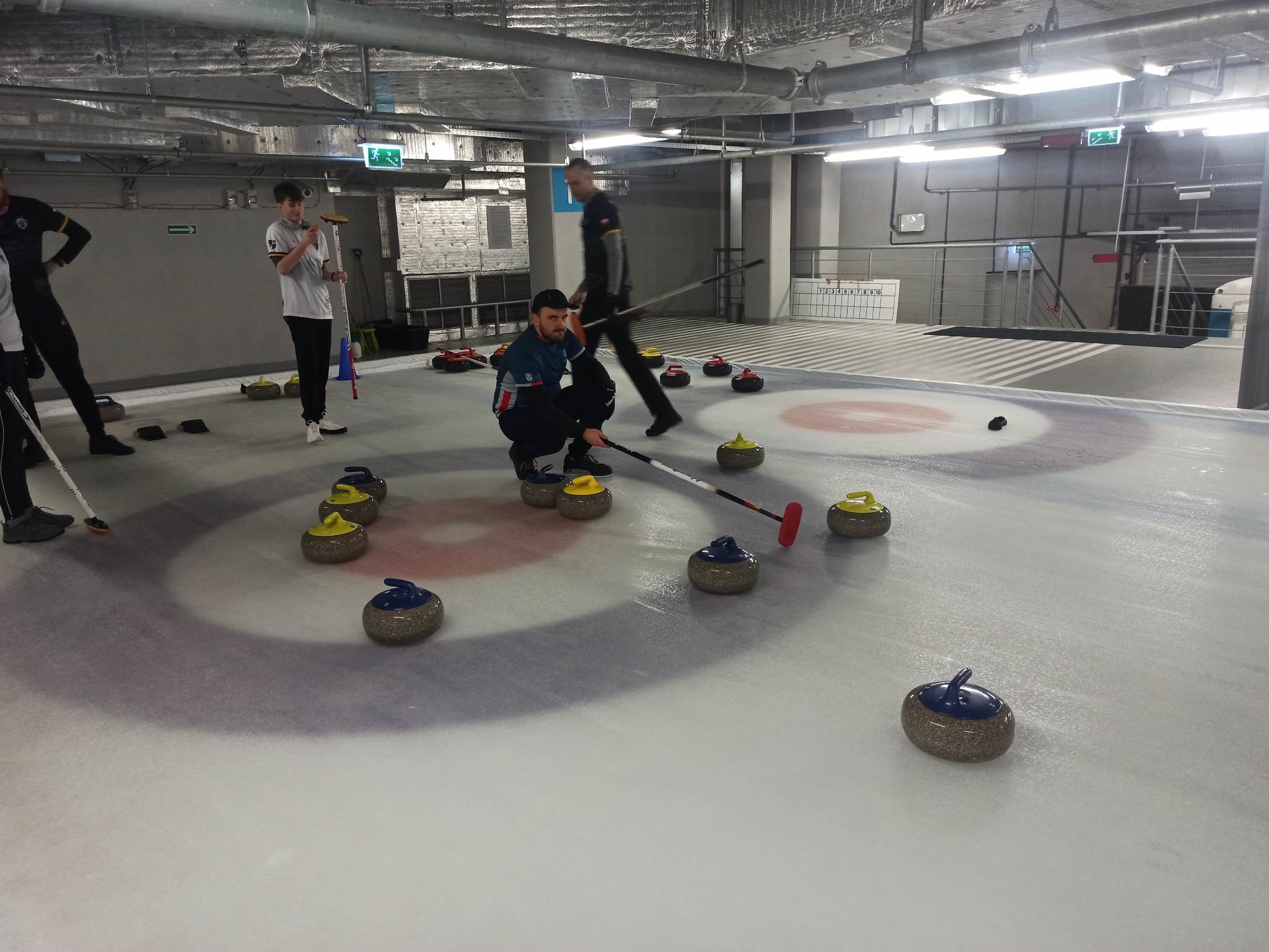 Curling Object Detection Model (v2, 2023-12-04 3:43pm) by Piotr Wieczorek