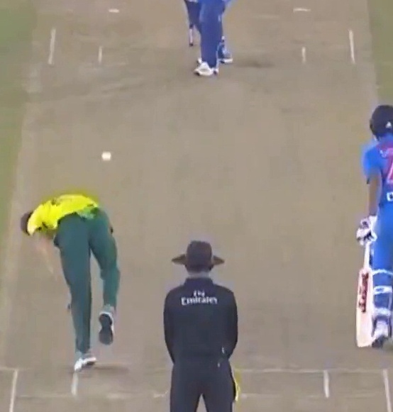 ball_pitch Object Detection Dataset by cricket