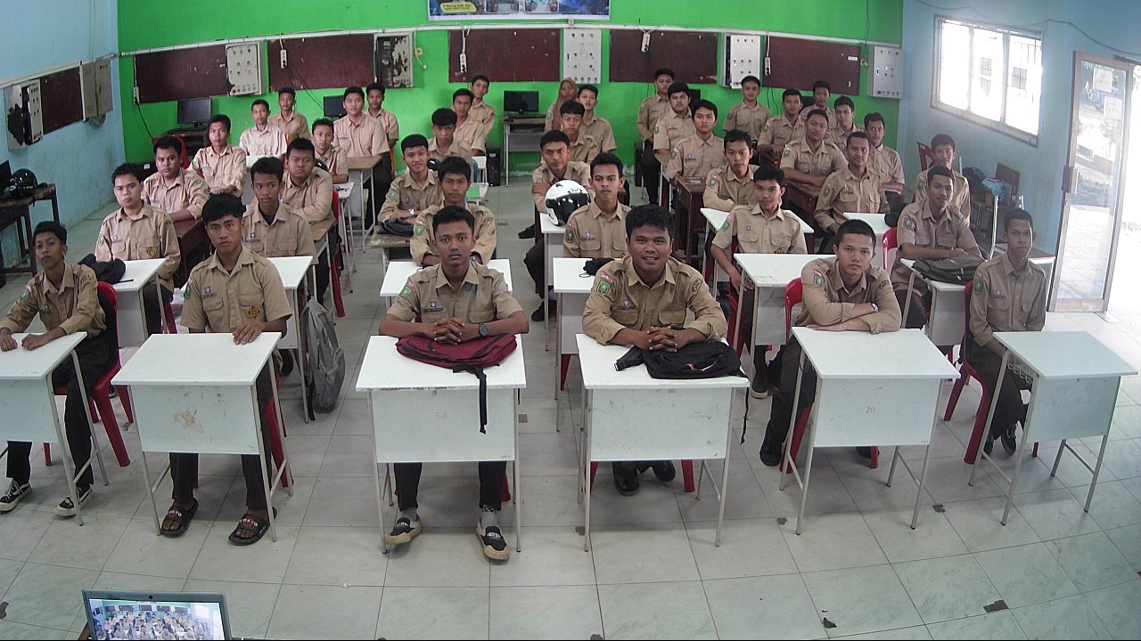 Face recognition in classroom Object Detection Dataset by memoannotation