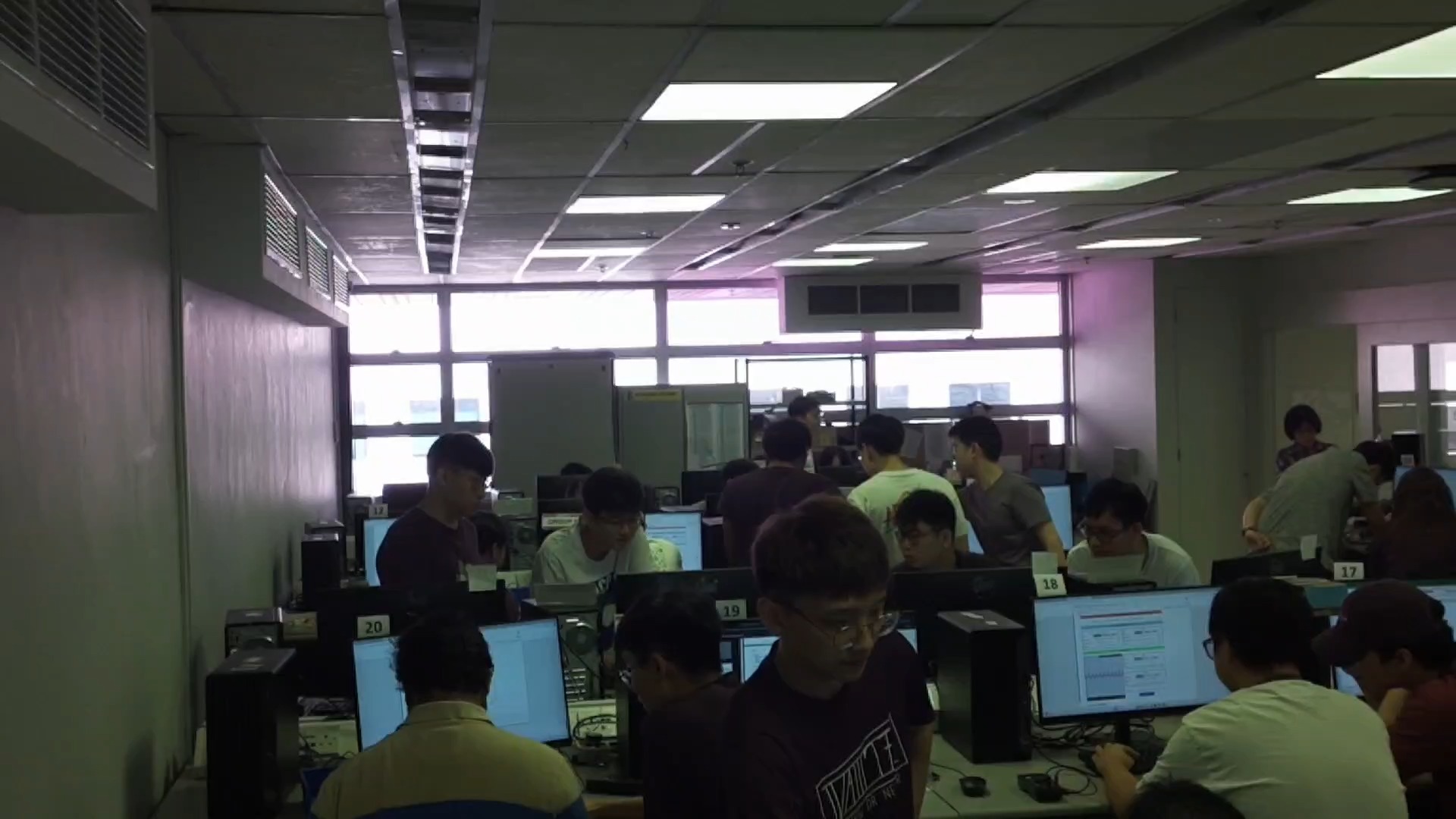 Webcam Without Augmentation 2 Object Detection Dataset by yolov8