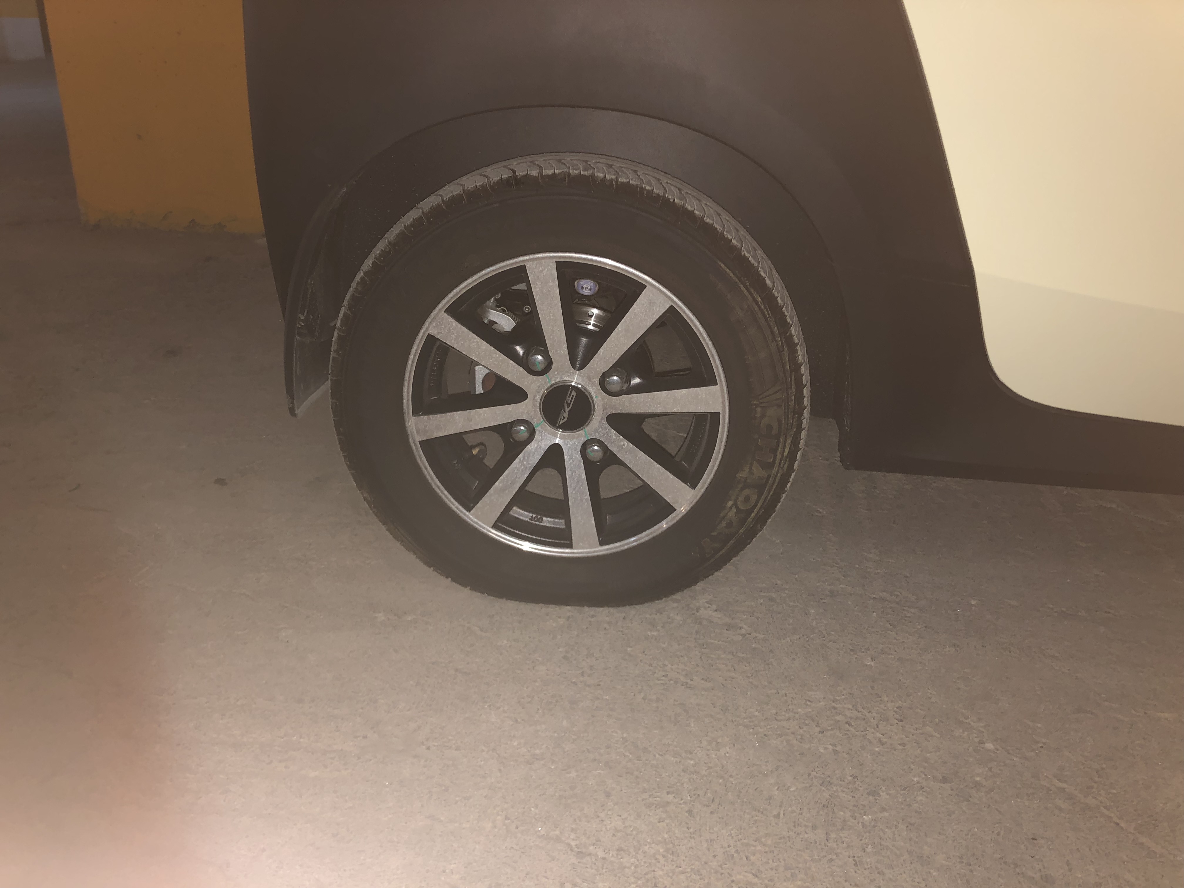 tire_tire Object Detection Dataset by goals